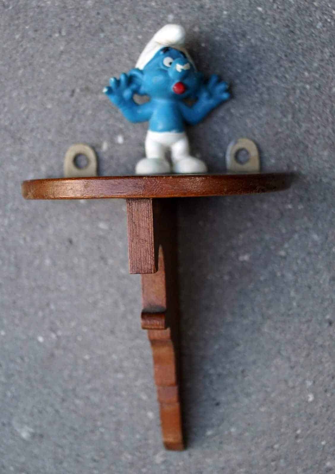 Lille hylde i teaktræ - Finurlium