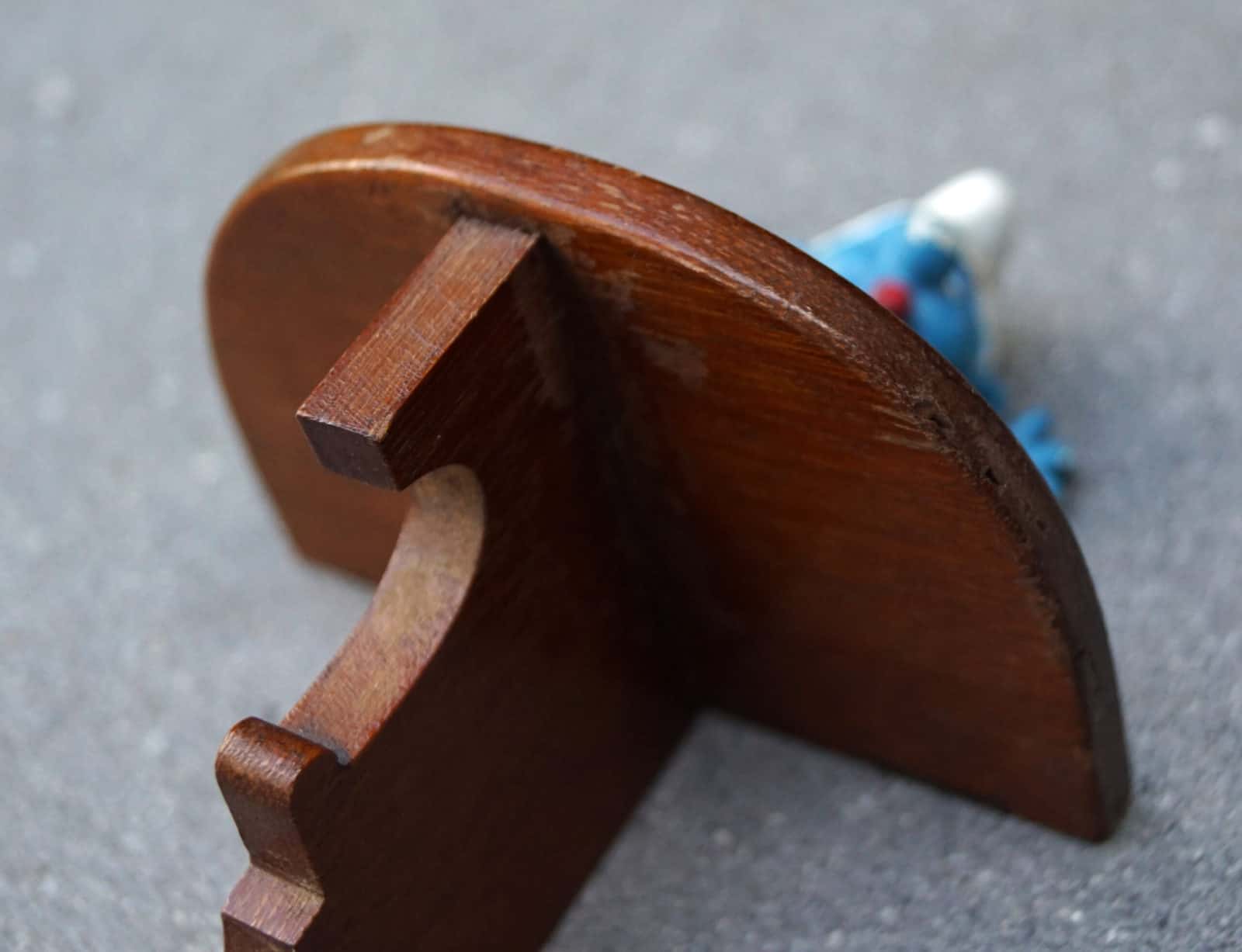 Lille hylde i teaktræ - Finurlium