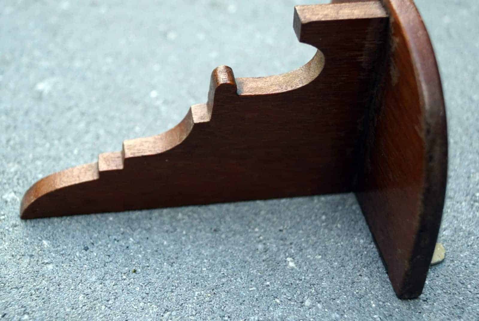 Lille hylde i teaktræ - Finurlium