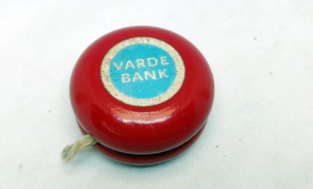 Yo-Yo i træ - Reklame for Varde Bank - Finurlium